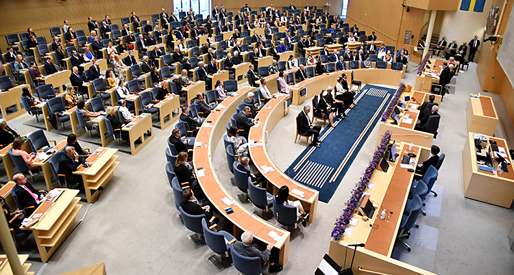 Skolbanken · Politik