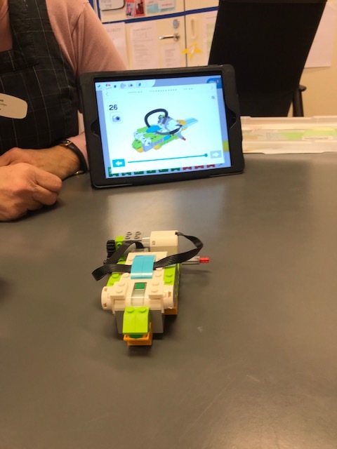Skolbanken · Programmering med lego och I-Pad.